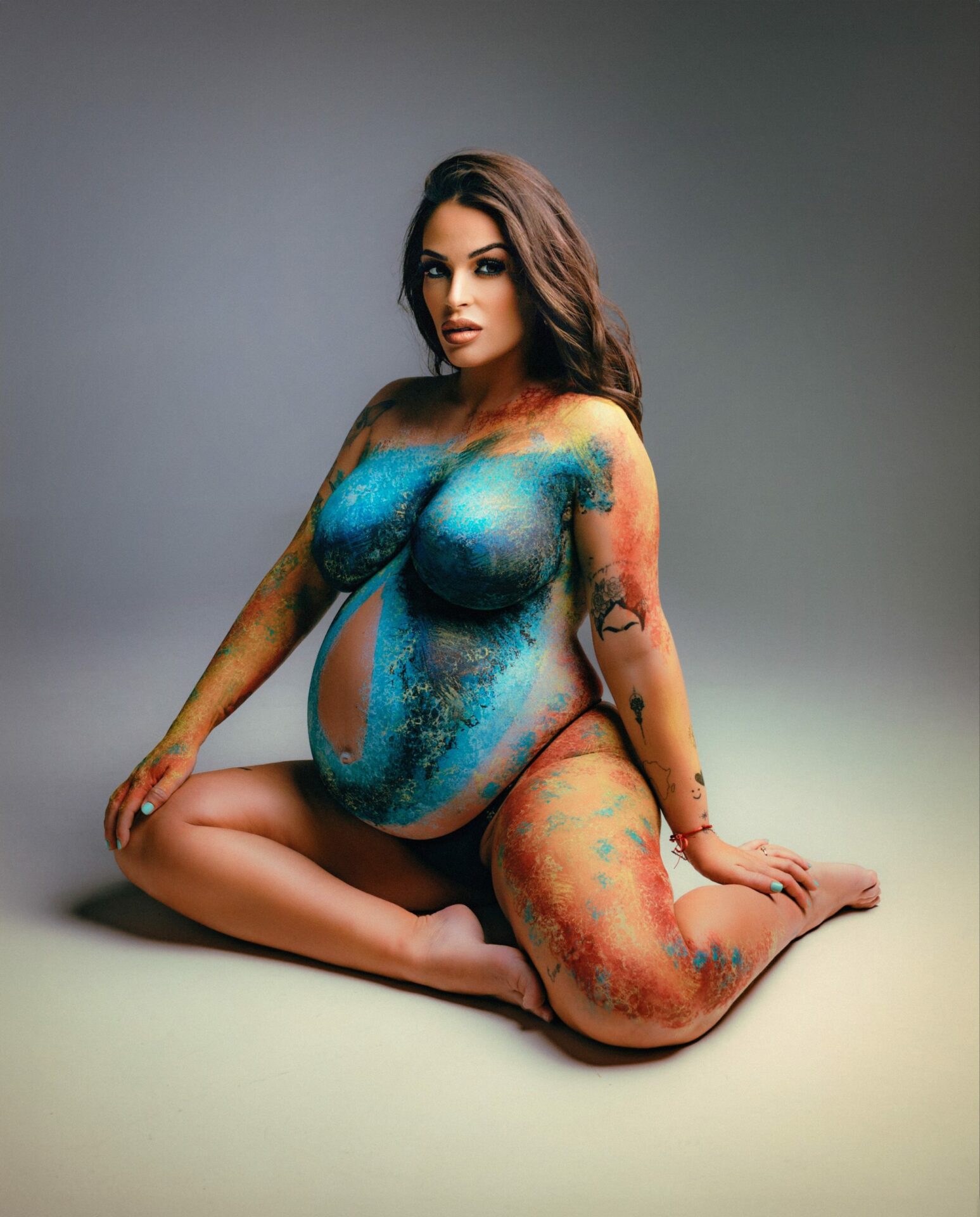 NINA ESPARCIA – OUTFAKESS