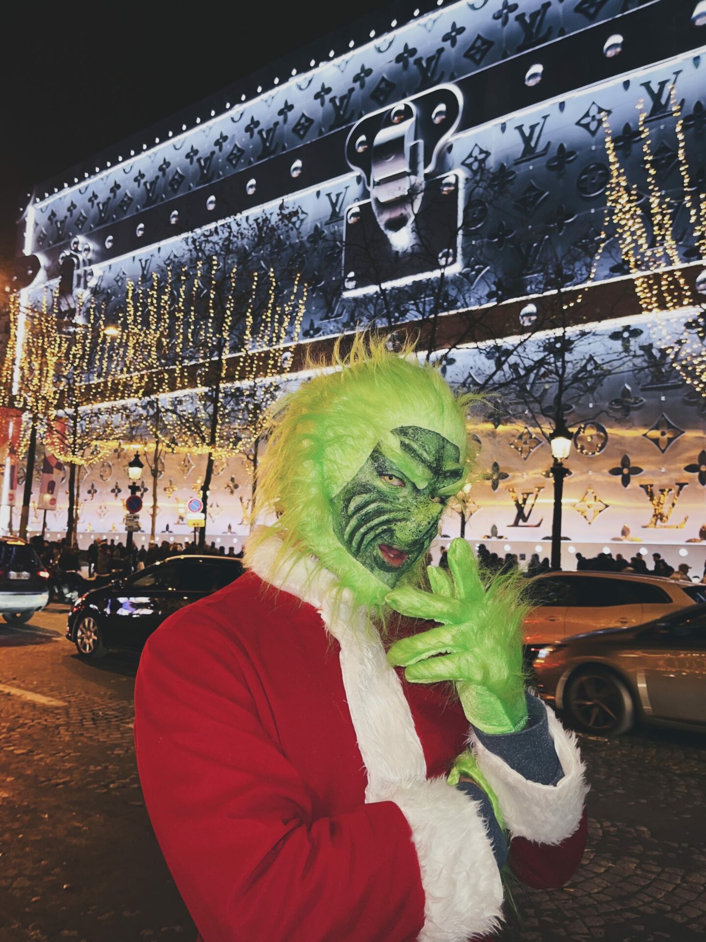 THE GRINCH PERFORMANCE – OUTFAKESS